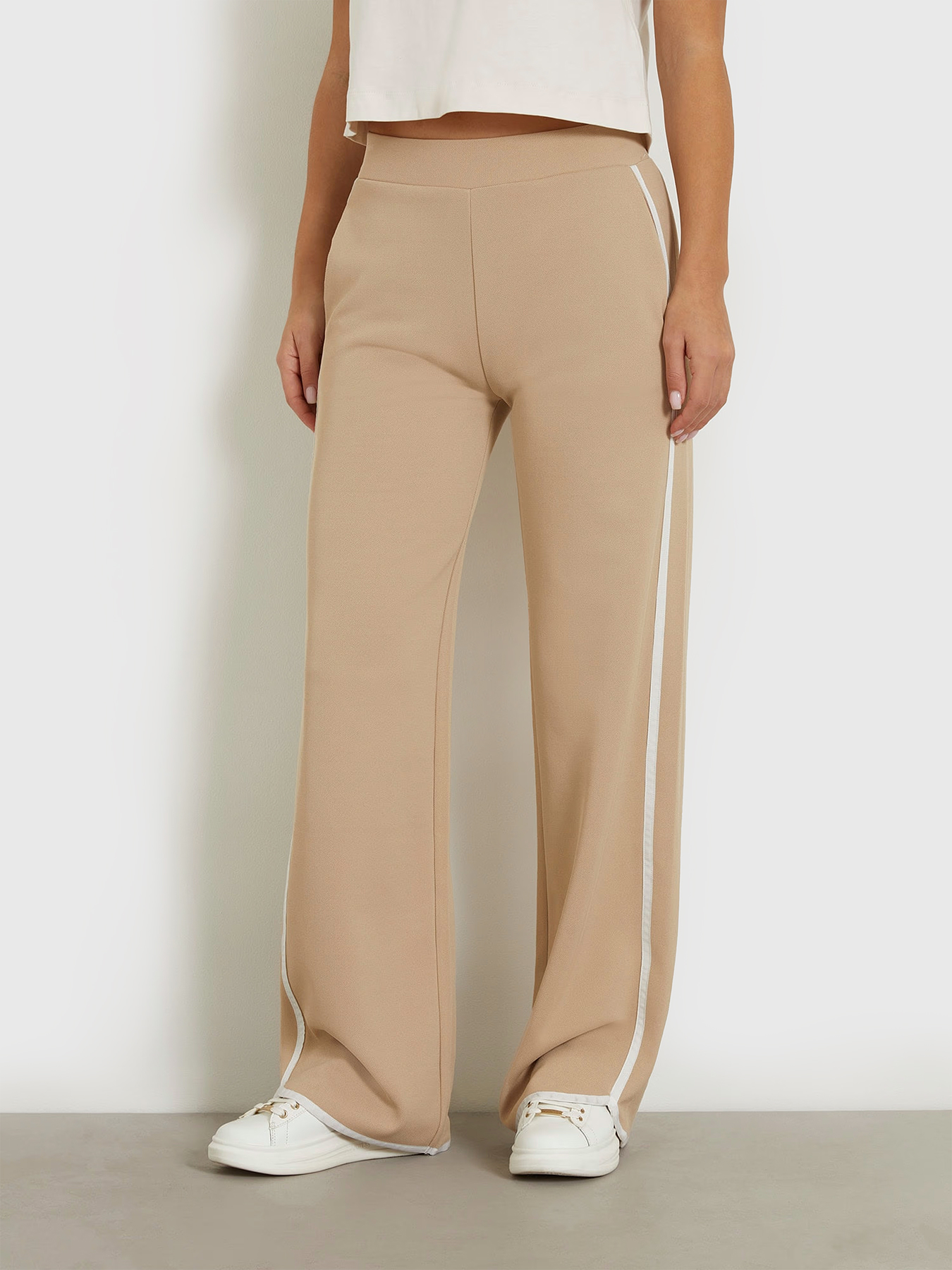 Contrast stripe sweatpants brand GUESS — Globalbrandsstore.com/en