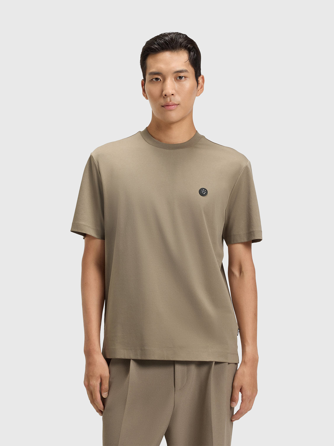 White T-shirt with oval neckline brand BOSS — Globalbrandsstore.com/en