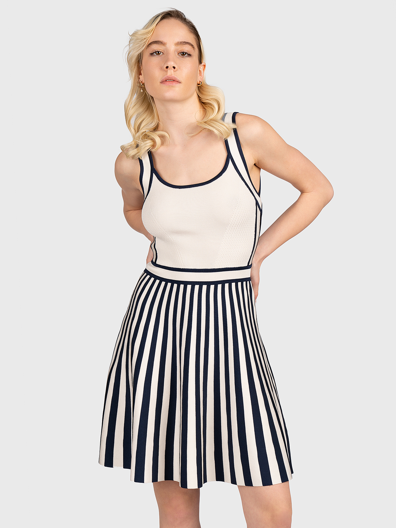 MIRAGE NAUTICAL dress from elastic rips brand GUESS — Globalbrandsstore ...