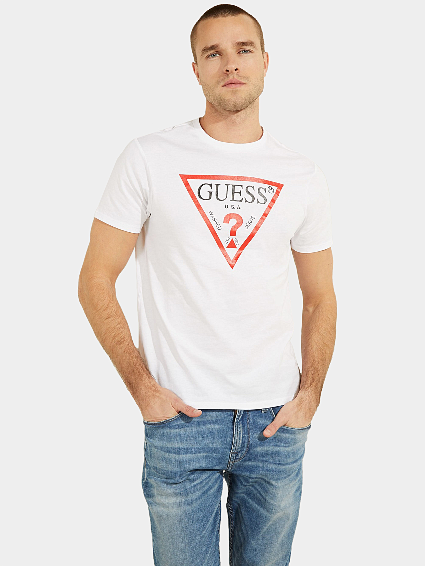 Black t-shirt with triangle logo brand GUESS — Globalbrandsstore.com/en