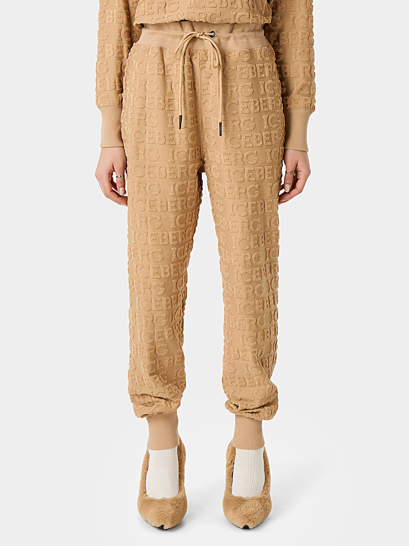 Pants with embossed logo texture brand ICEBERG — Globalbrandsstore.com/en