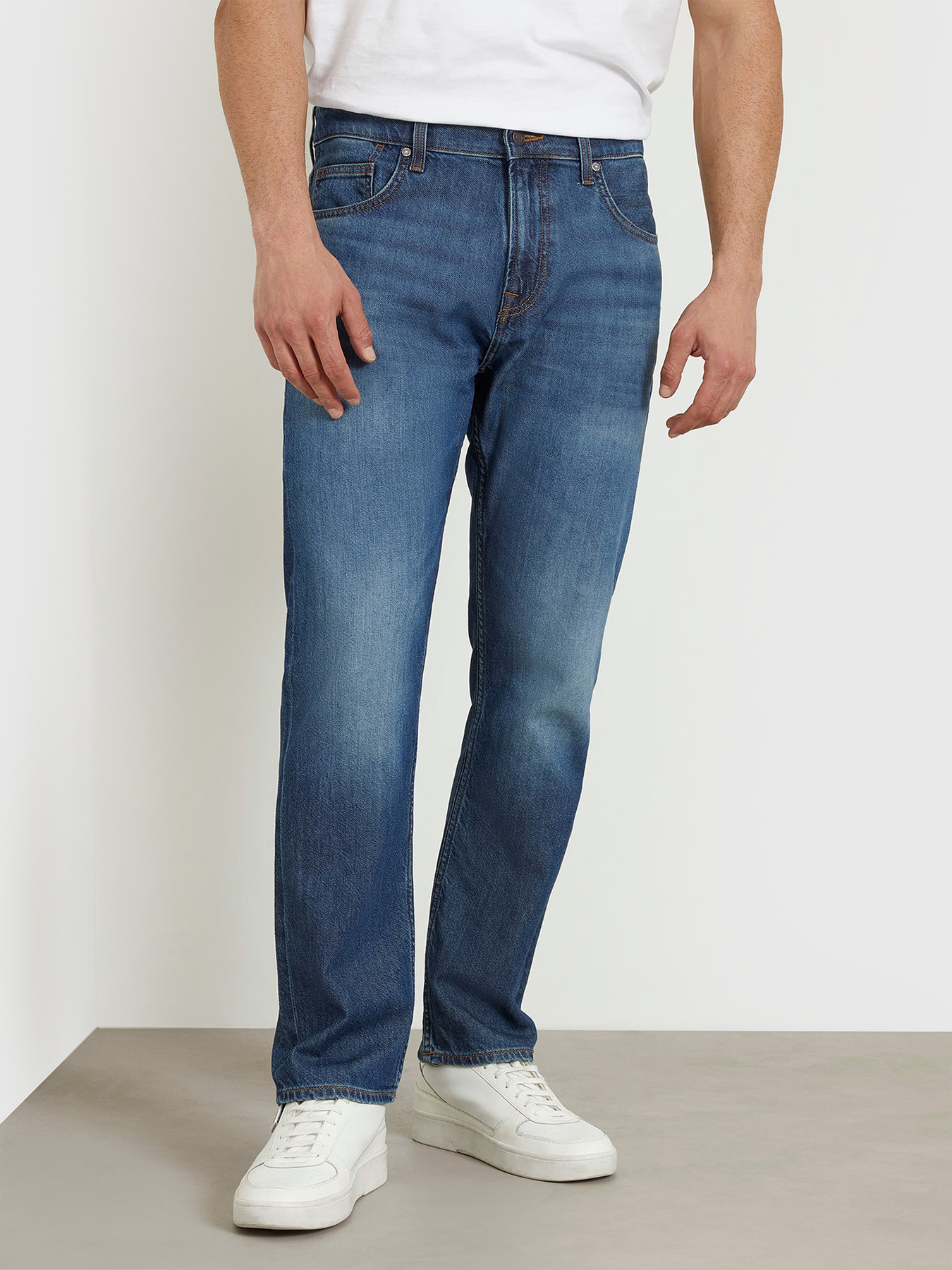 RODEO jeans with washed effect brand GUESS — Globalbrandsstore.com/en