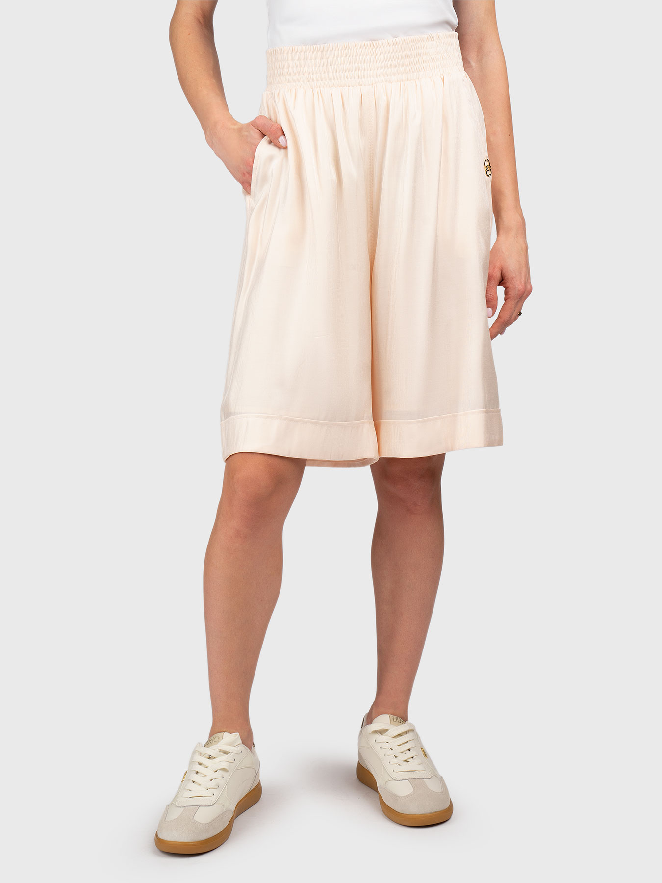 Short pants with satin effect brand LIU JO — Globalbrandsstore.com/en
