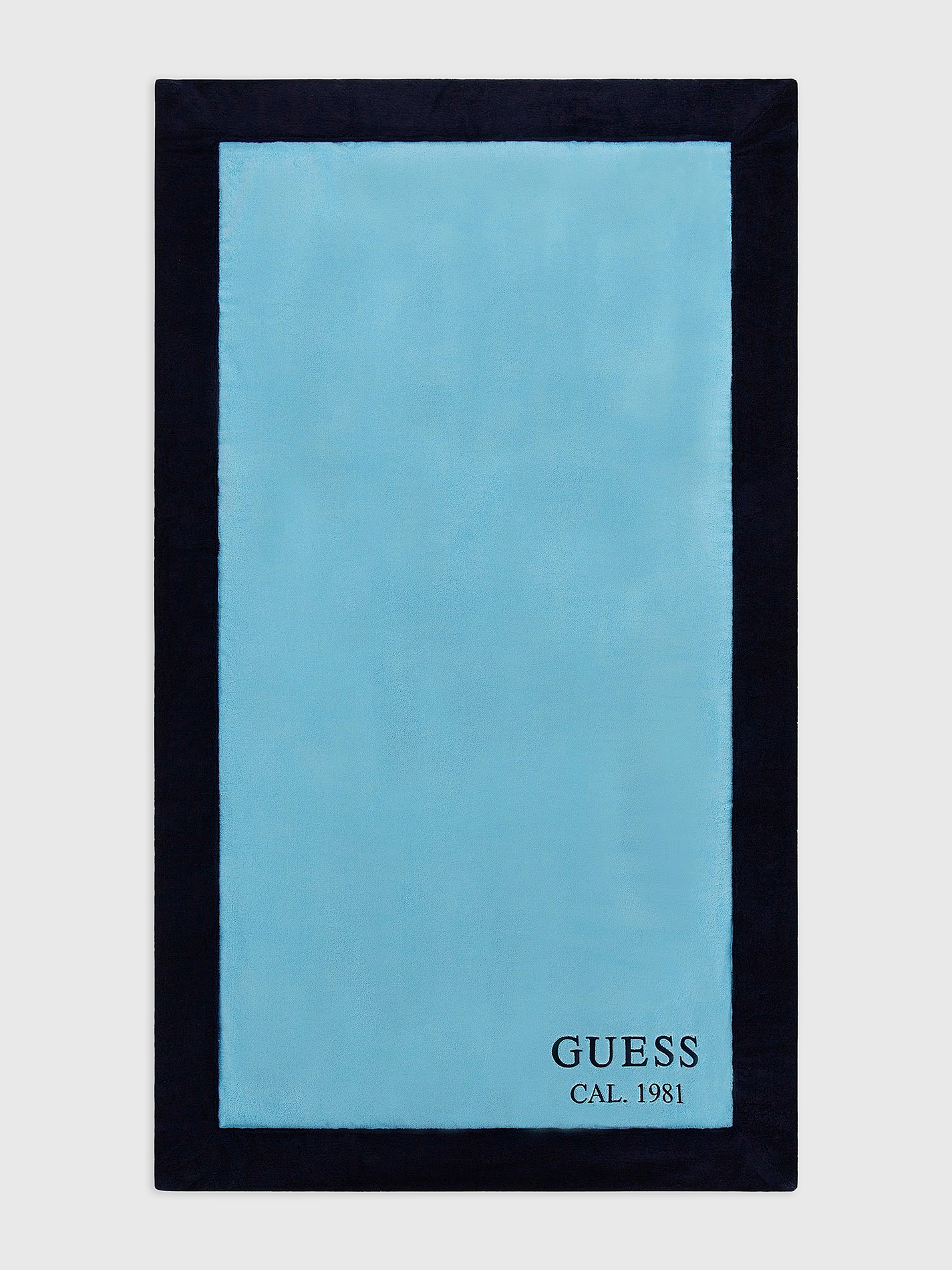 Beach towel with logo print brand GUESS — Globalbrandsstore.com/en
