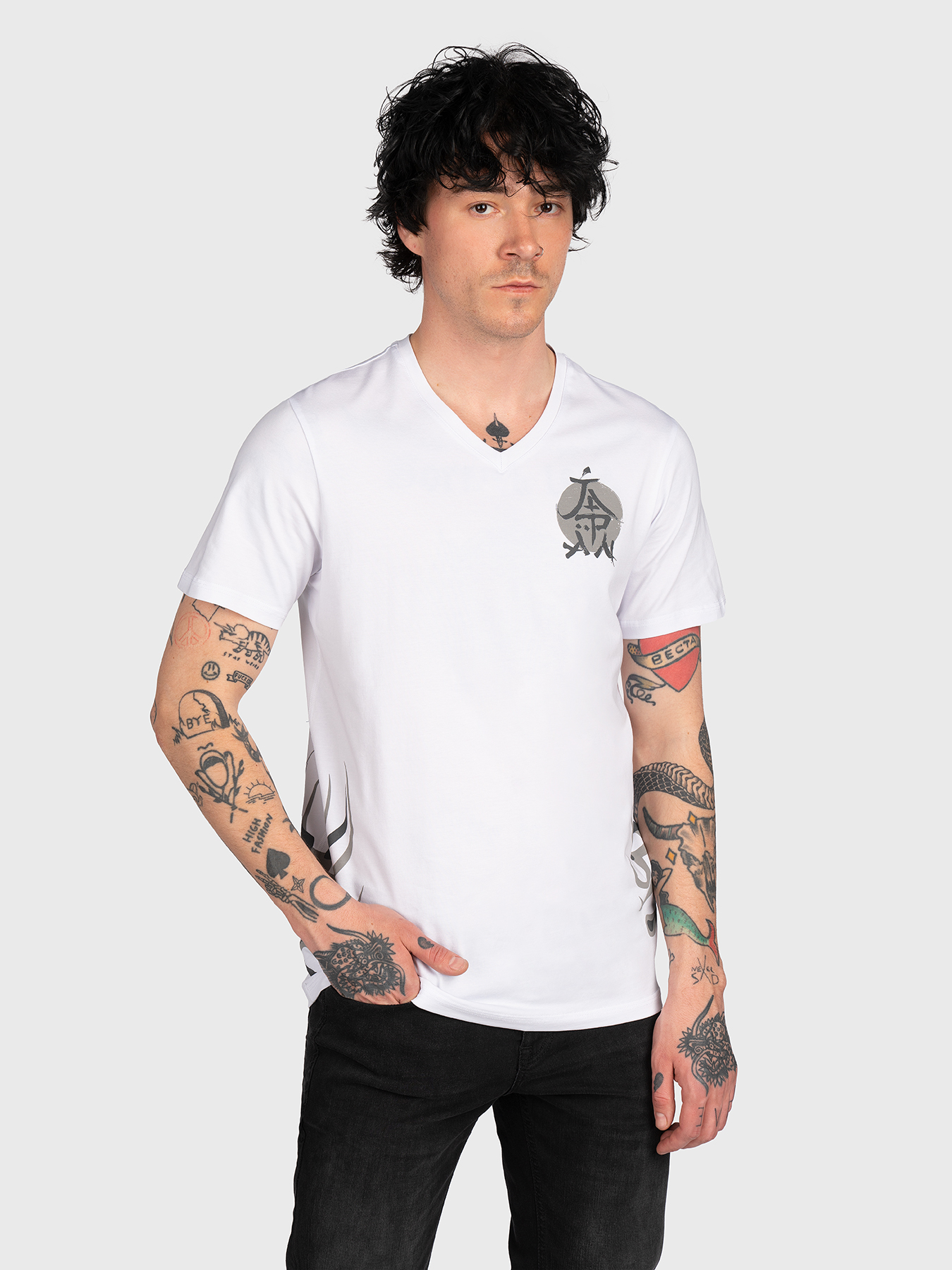 GMTV 033 white T-shirt with logo element brand GINZA MODE ...