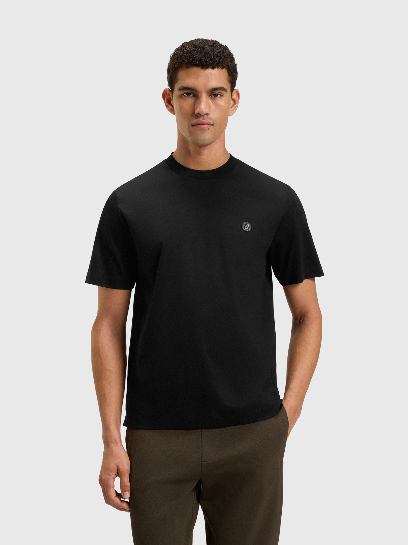 White T-shirt with oval neckline brand BOSS — Globalbrandsstore.com/en